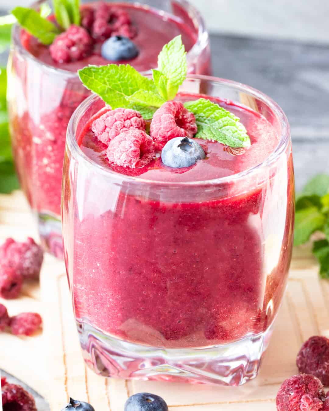 Healthy Blueberry and Raspberry Smoothie (Dairy-Free, No Banana ...