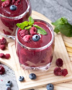 Healthy Blueberry and Raspberry Smoothie (Dairy-Free, No Banana ...