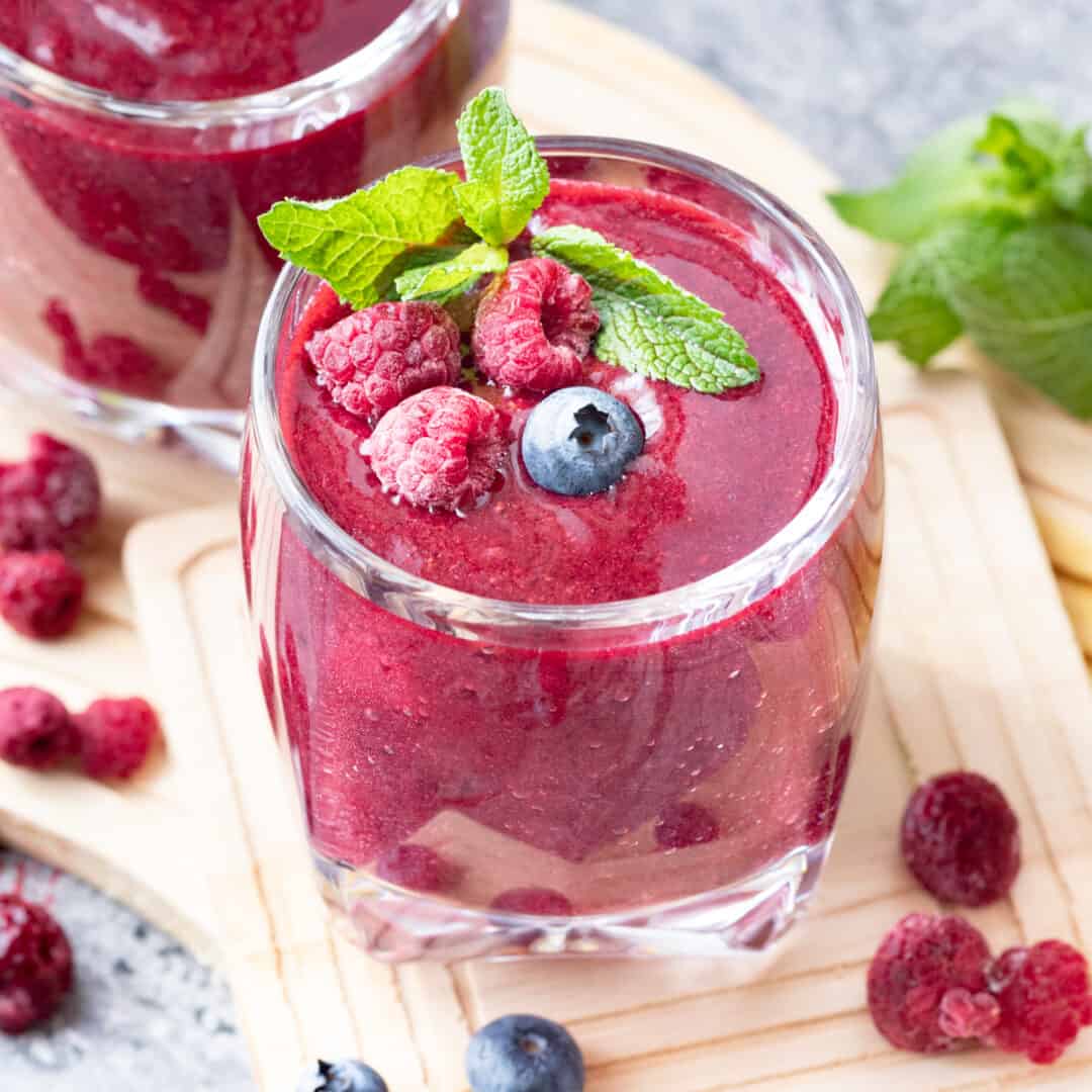 Healthy Blueberry and Raspberry Smoothie (Dairy-Free, No Banana ...