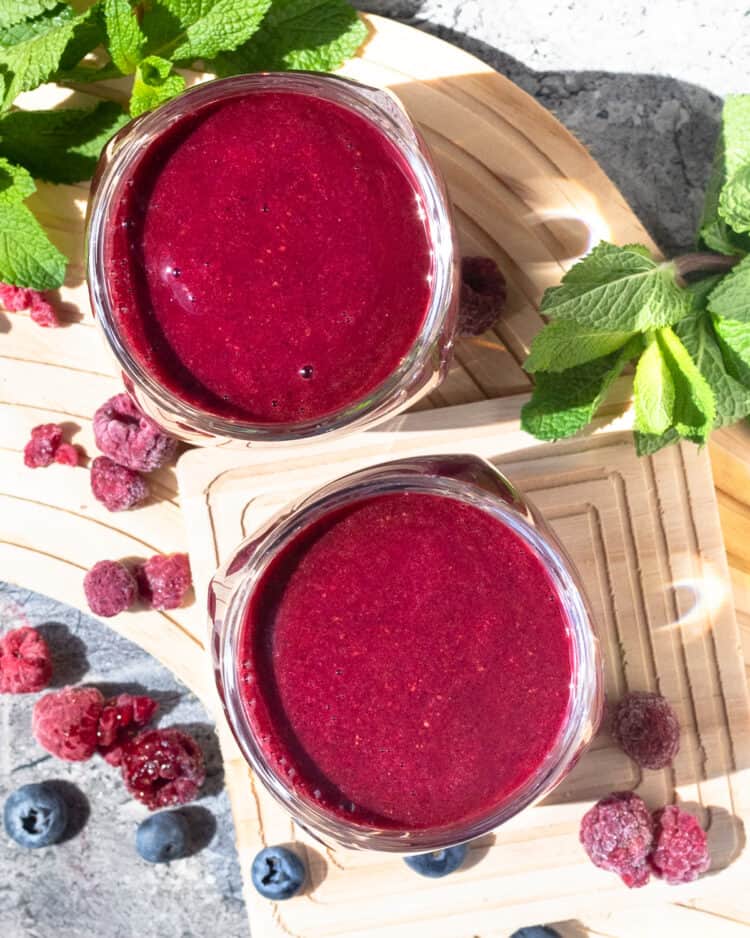 Healthy Blueberry and Raspberry Smoothie (Dairy-Free, No Banana ...